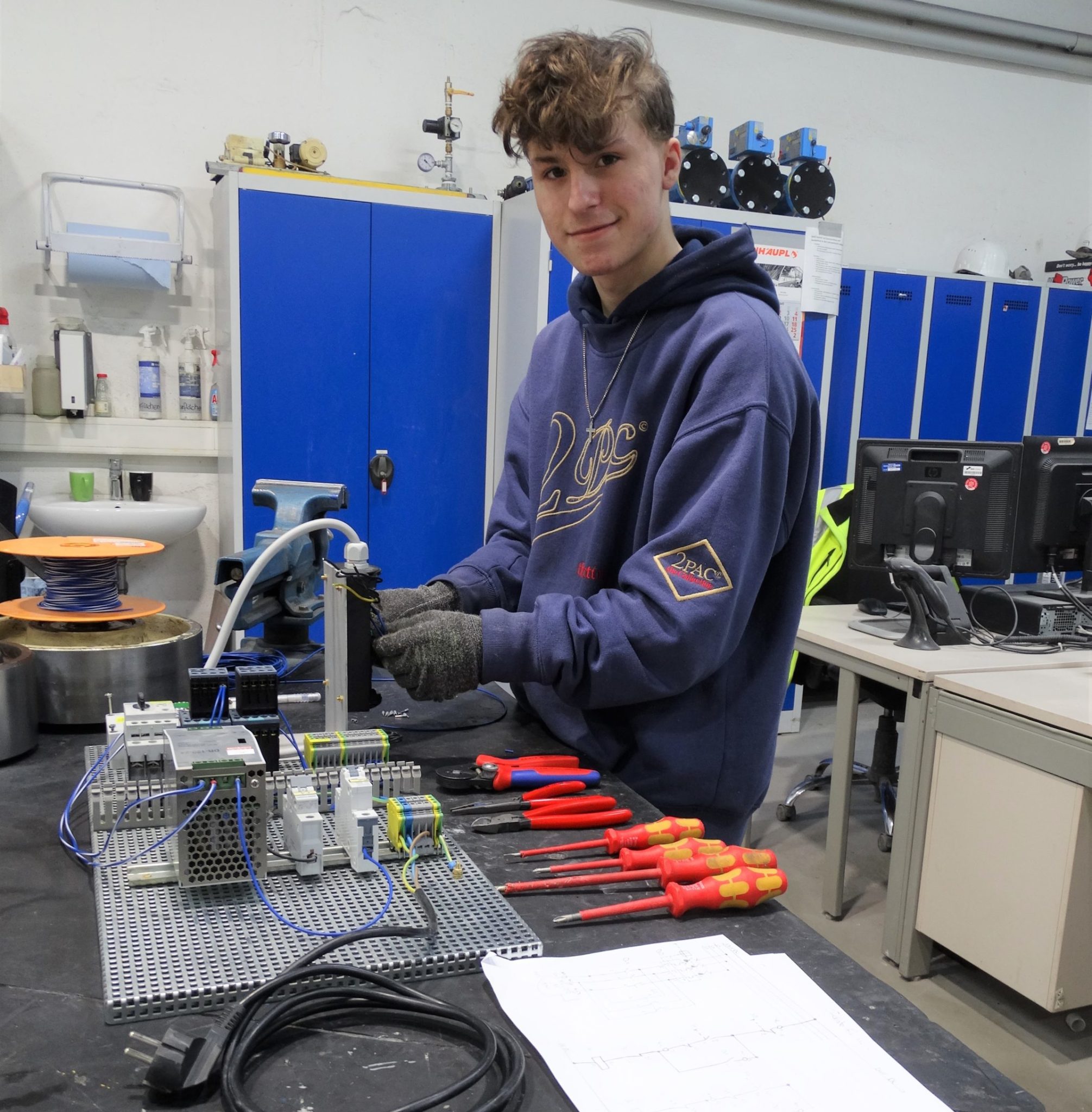 Eine Abteilung stellt sich vor: Die Elektrowerkstatt – Dialog Dorfner